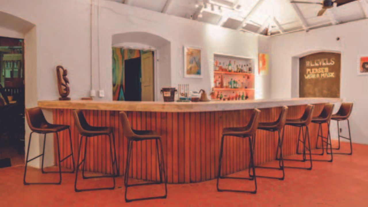 Live Music Venue & More: LEVELS - Chris and Christie Powers